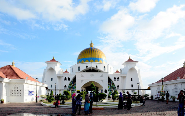 Entree Kibbles: Malacca Straits Mosque (Masjid Selat Melaka) - The ...